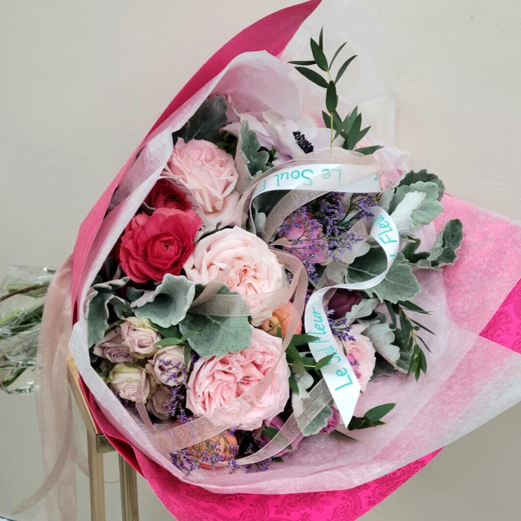 Shershe La Fam light pink colors bouquet